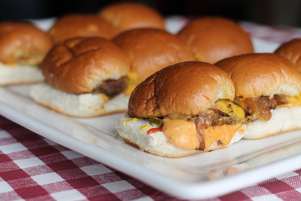 Zeke's Place - Bloomington MN Travel & Tourism - Mall of America Hotels